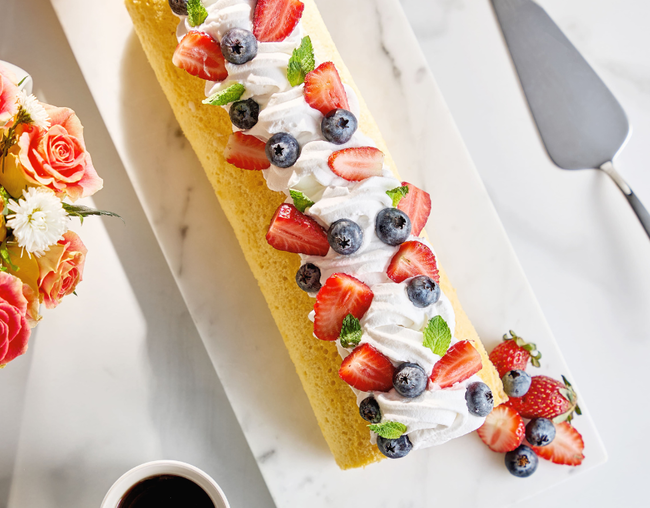 Rocambole de Frutas Vermelhas | Le Creuset® Brasil - Site Oficial